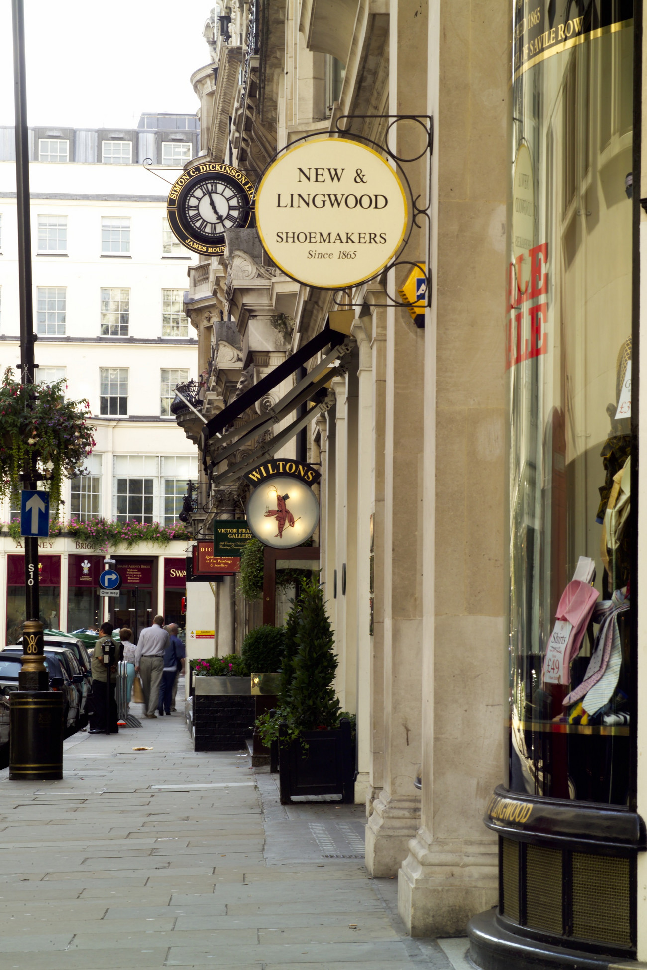 Look Suitably Smart On Jermyn Street - GunsOnPegs