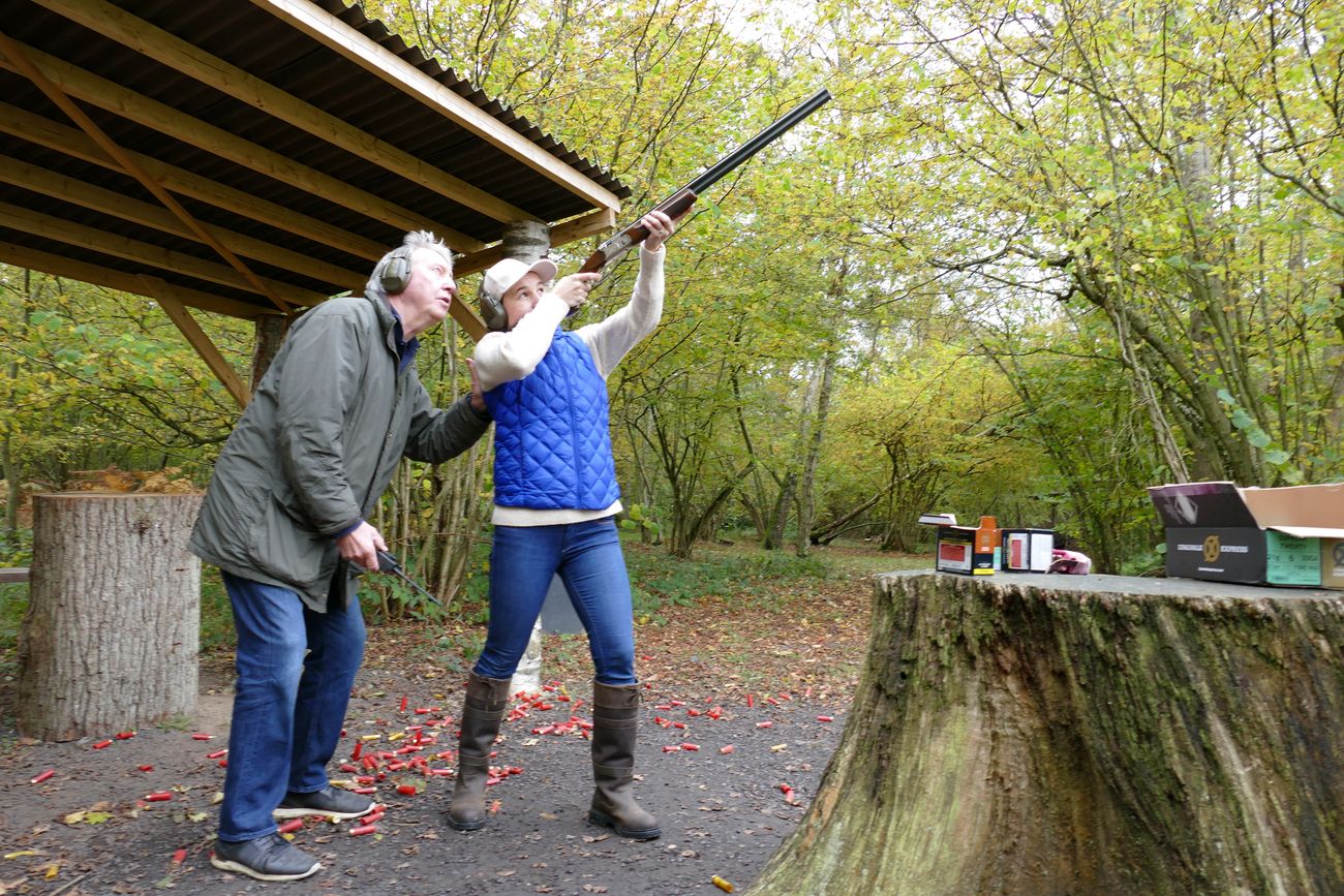 Teaching a beginner to shoot with both eyes open - GunsOnPegs