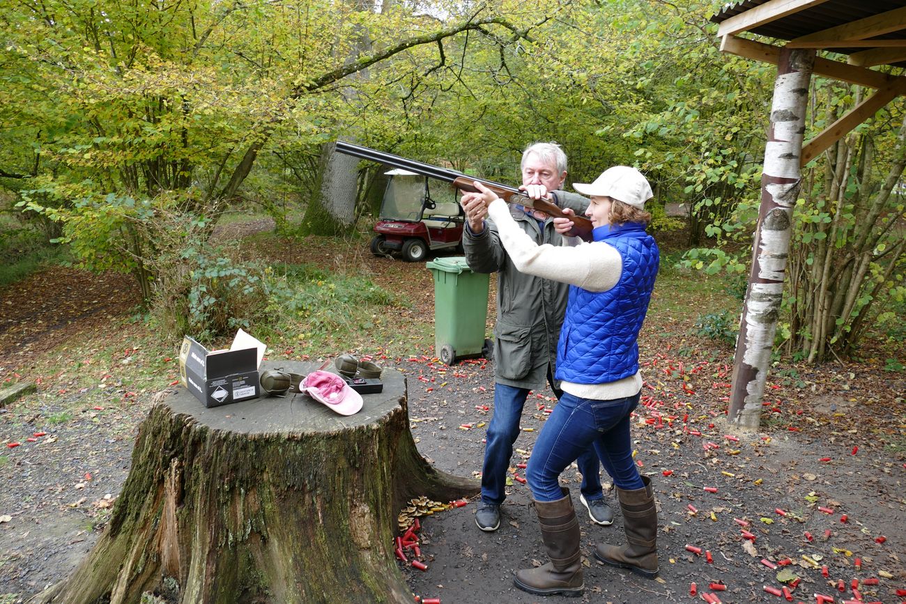 Teaching a beginner to shoot with both eyes open - GunsOnPegs